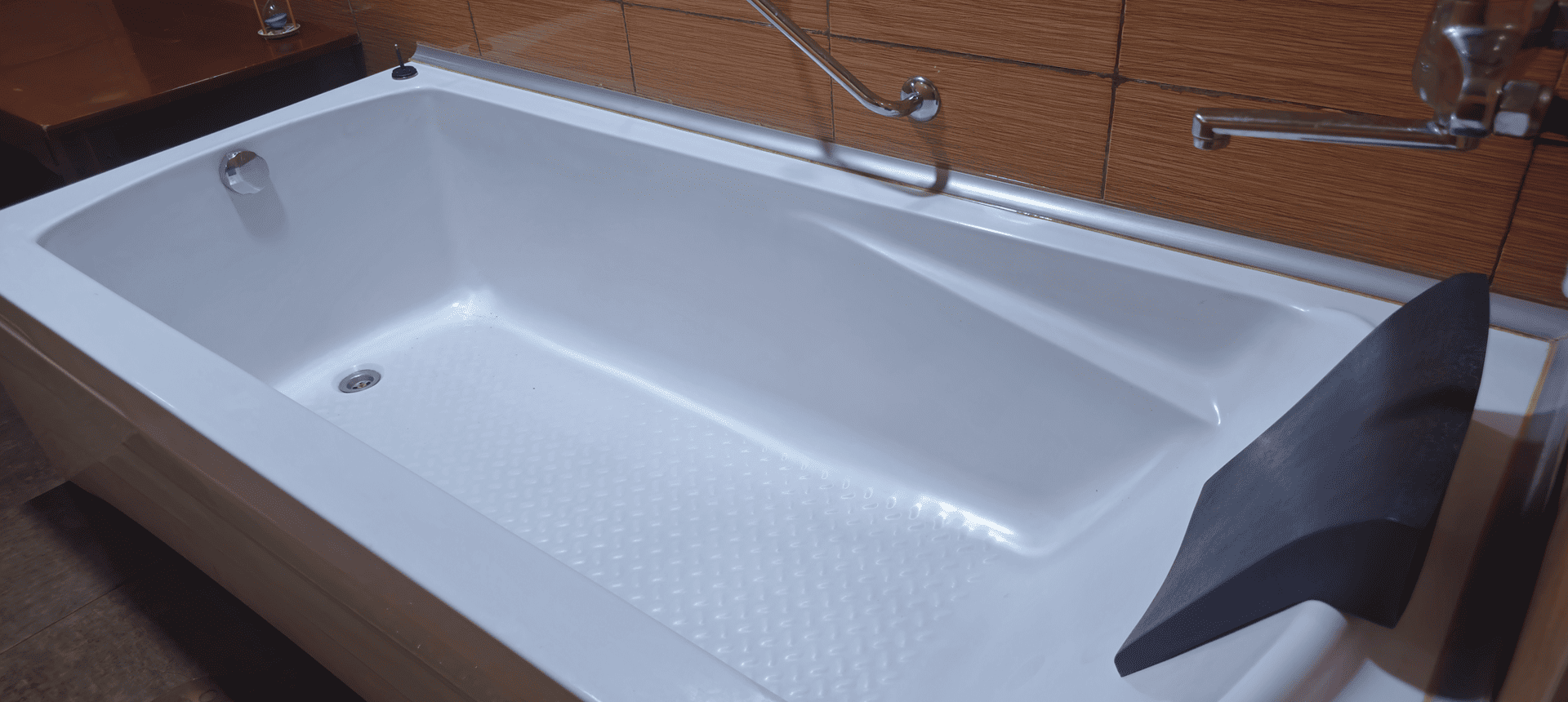 Full body naphthalene bath